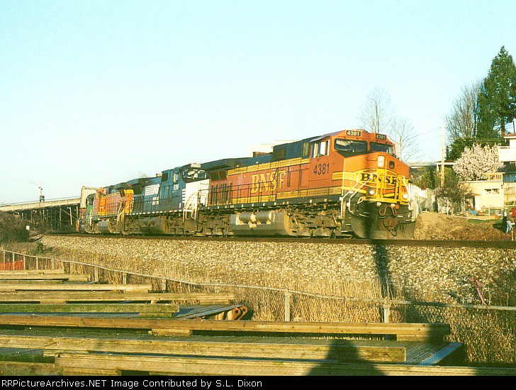 BNSF 4381 West